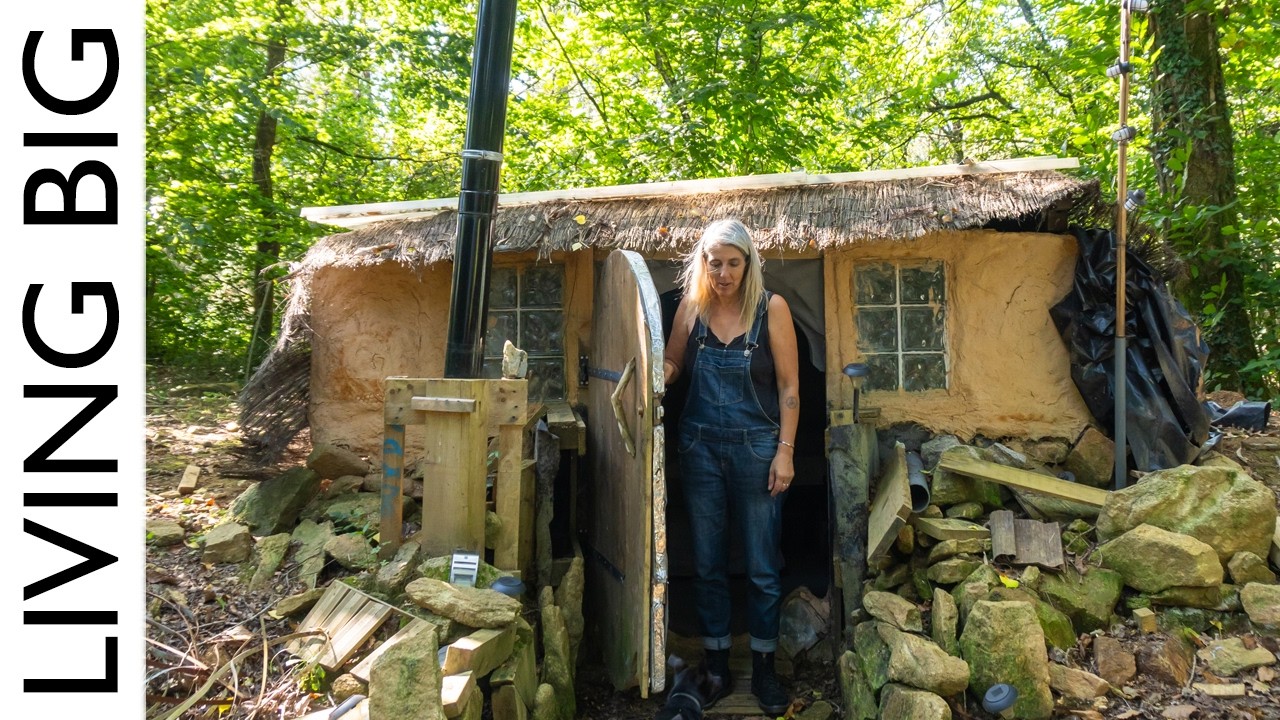 Low Tech Self-Sufficiency in Her Amazing French Homestead 🇫🇷 - Houses Tiny